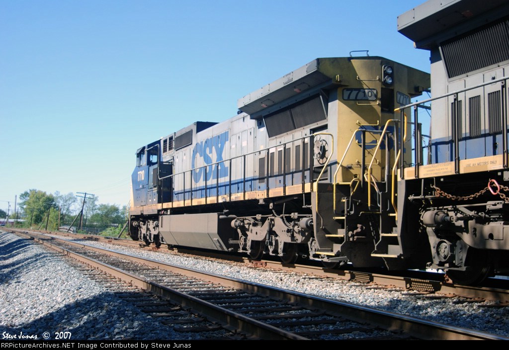 CSX 7710 has a goofy number board